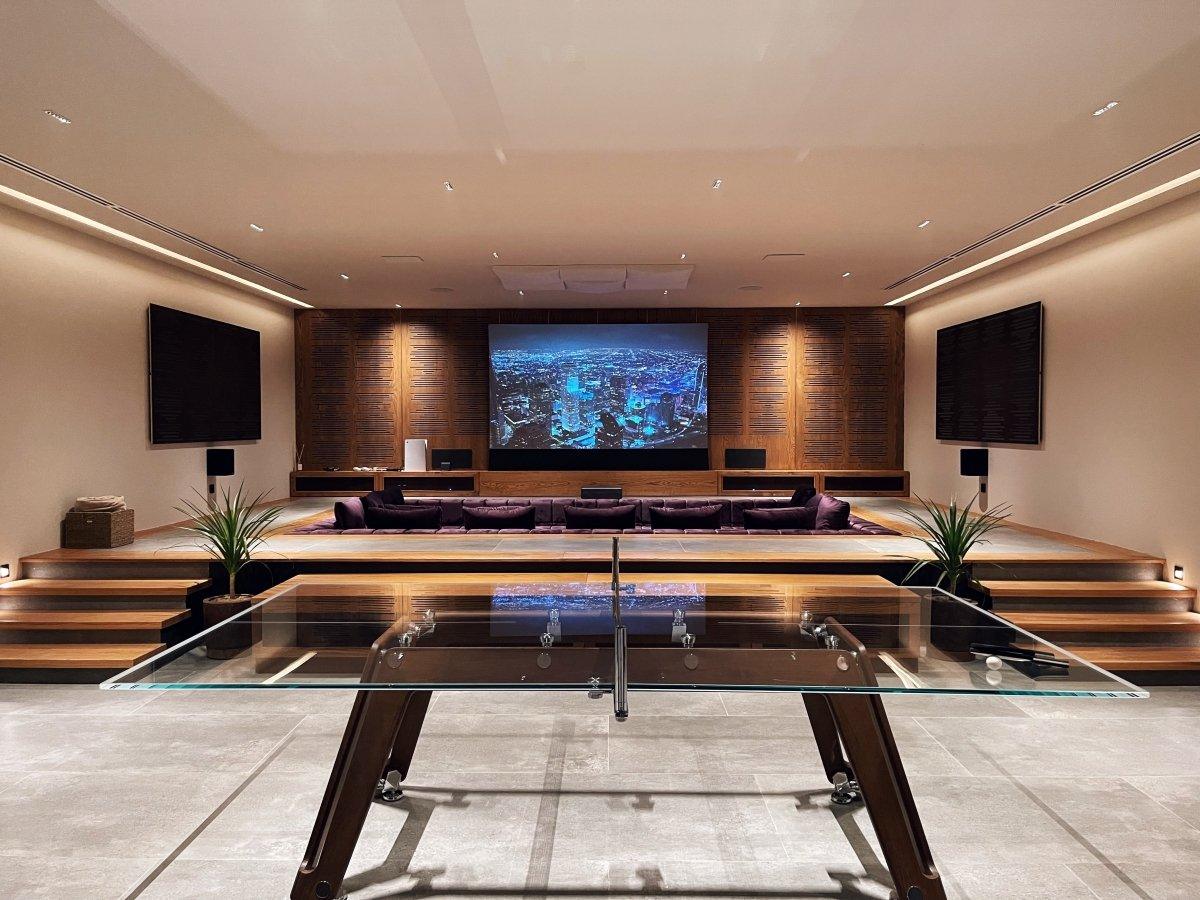 The best high-end home theater projection screen for villas – VIVIDSTORM