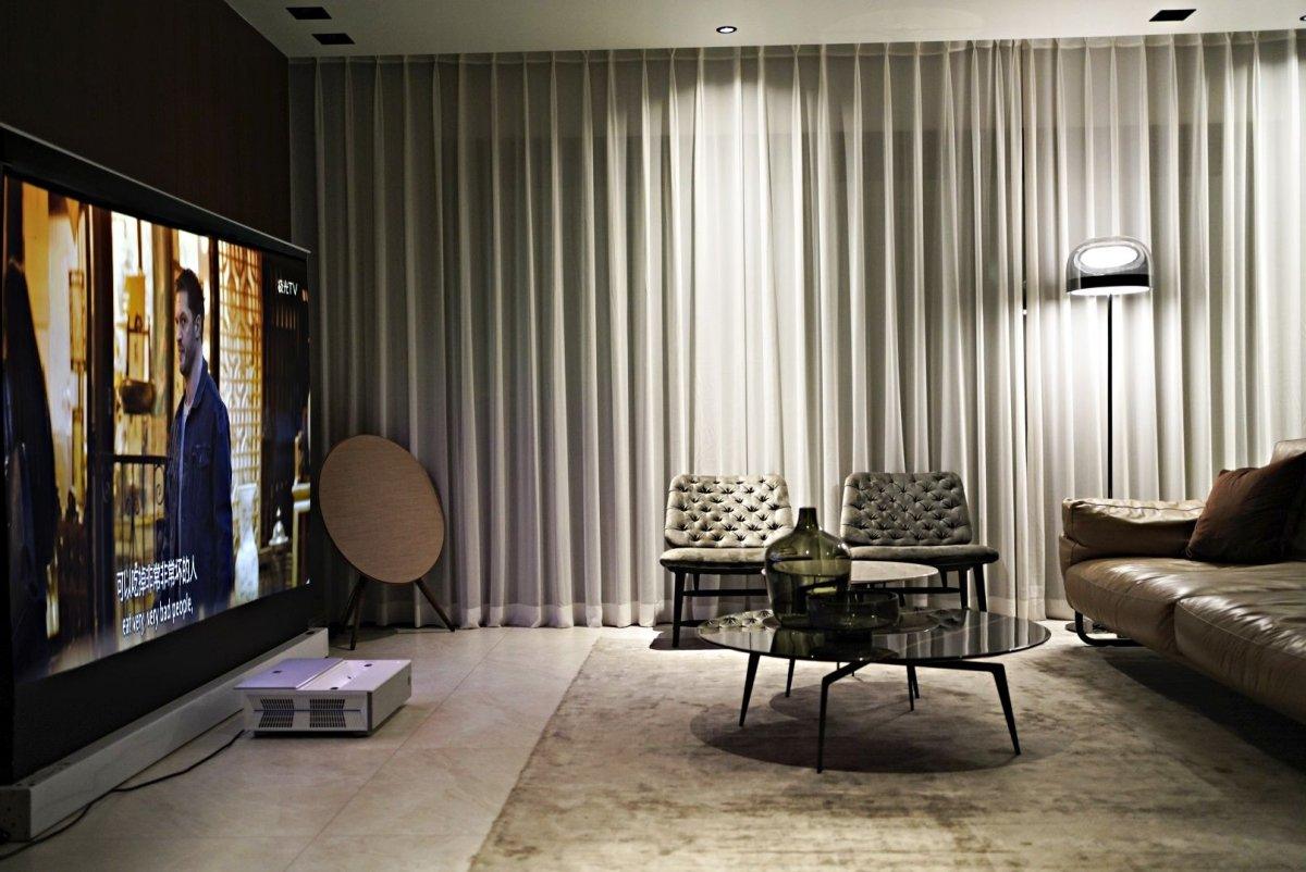 Projector screen for home—— VIVIDSTORM Projector screen is an excellen